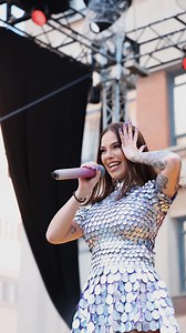 Sentir la vibra de vuestras almas en cada concierto… ver vuestras caras disfrutonas cantando cada canción… Ver como cantáis todas las nuevas 🥹 TÚ GAROTA!!! Que acaba de salir y ya os la sabéis 😭 GRACIAS INFINITAS! Vila-real… fue un enorme placer! Mi gente, nos vemos en el siguiente! 🥰 | María Isabel