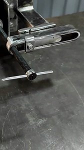 El secreto para uniones de madera impecables (¡y es más fácil de lo que crees!) Descubre cómo esta guía casera para sierra de mesa transformará tus proyectos de carpintería. Aprende a hacer cortes precisos y uniones perfectas en minutos. ¡No necesitas ser un experto! #trucosdecarpintería #sierrademesa #guíadecarpintería #proyectosdemadera #tutorial | Rescatando Chatarra