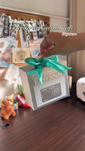 charlotte! 🐙 on Instagram: "we’re bringing the 2000s back baby 🪩🤭 genuinely impressed by how compact & lightweight this digicam is because y’all knowwww i’ve been lugging around cameras but miss EasySnap over here can totally fit in your everyday purse! 😮 kindly gifted by @yashica.official 🤍 thank you so much for sending me a whole ass camera like whaaat 🥹🫶 can’t wait to vlog on it hehe #digicam #nostalgia #yashica #y2k #MyYashicaStory"