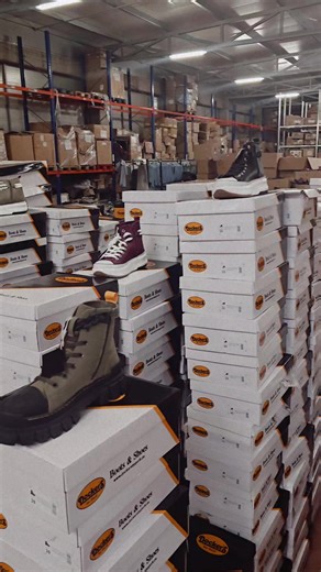 🆕 COMING SOON NË A&M MEGA STORE Çizmet Dockers po vijnë së shpejti! Dizajn modern, komoditet maksimal dhe cilësi që zgjat – perfekte për stilin urban dhe ditët e ftohta. Qëndroni gati për koleksionin e ri në A&M Mega Store.