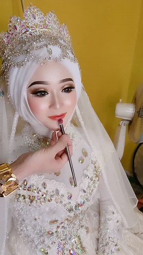 BUAT LIPSTIK YANG SEGGER YUK BIAR MASYA ALLAH#fypシ #fypシ゚viral #fyp #tutorialmekaptiktok #boneka