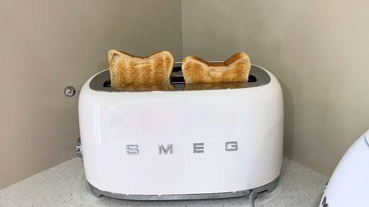 Watch Review and Demo of the Smeg 4 Slice Toaster on Amazon Live
