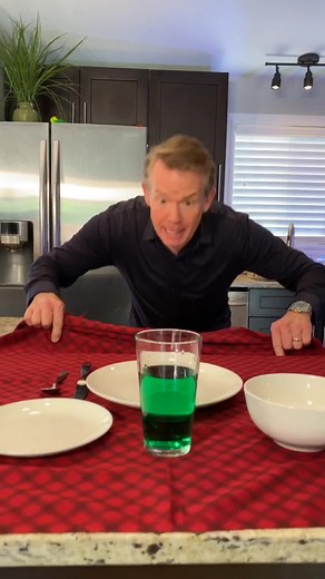 How to do the Tablecloth Trick! #learnontiktok #edutok #tiktokpartner #science #trick