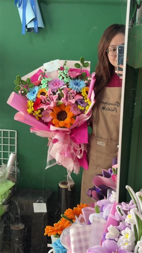 Thumbelina bouquet 💐 #thumbelina #handmadeflowers #fuzzywireflowers #fuzzywire #bloomscapepalette