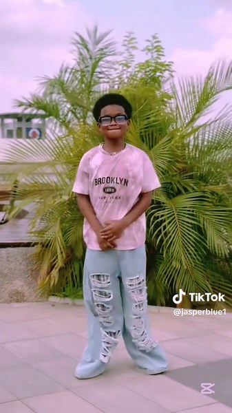 @Osasioo I want to enrol in your dance school. What are the requirements?? @INTERNATIONAL KUMZ🇬🇭🌍 #jasper_blue