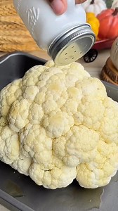 Have you tried this #trending meat alternative dish? Cauliflower contains Vitamin C, Vitamin K, and Folate (a B Vitamin that helps the body make healthy new cells), making this Cauliflower Wellington recipe from @dedetable a delicious plant-based addition to your Thanksgiving spread. How to Make: Vegan “egg wash” - 2 Tbsp maple syrup - 1 Tbsp oat milk 1. Add both ingredients to a small bowl. Whisk together and warm in the microwave for 15-30 seconds. Set aside until ready to use. - Vegan brioche