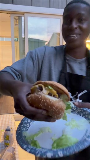 Burger night but I forgot the fries 🍟😟 @Blackstone Griddles @H-E-B #blackstone #blackstonegriddle #blackstonecooking #backyardcooking