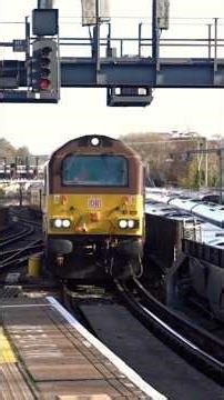 Class 67 passing Portsmouth and Southsea #britishrail #railwaycontent #trainspotting #677 #train
