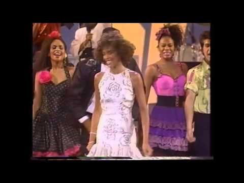 Whitney Houston hits a D6 note (casually & effortlessly)