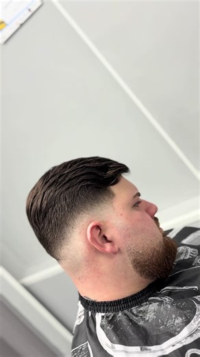 Expert Razor Fade Techniques at Neiper Tee Barbershop