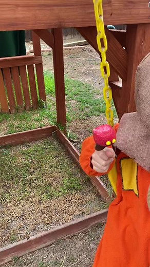 Apparently Sam had already seen this trend. He saw it coming. I tried, he got me back #scarycutesam #cakepop #starbuckscakepop #disneycakepops