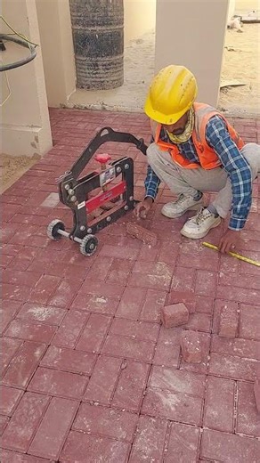 Cutting interlocking blocks #cuttingskills #interlockingblocks #building #buildingconstruction