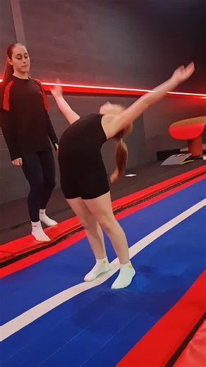 Kymnastics Studio on Instagram: "🖤❤️EVIE❤️🖤 Look at evie go! Working hard on that back Limber 🎉"