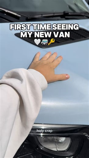 katy noel | van build + van life on Instagram: "absolutely surreal. no words to describe this day – i simply just never thought i’d be in this position (in so many ways): – doing van life in the first place ?! such a gift – losing my van in an accident and starting completely over – believing in myself enough to take this leap and build van #2 myself – actually FINDING MY DREAM VAN **2 HOURS FROM MY HOUSE** (more on this later) – being in a financial position to do this (sorta) looking through o