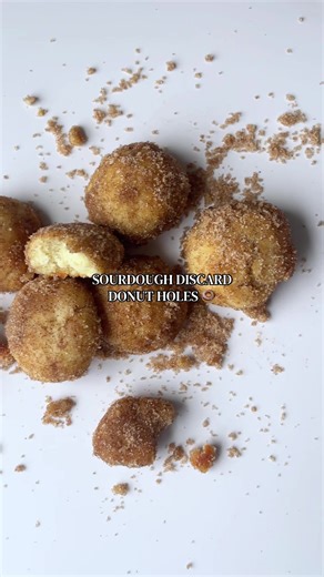 🍩✨SOURDOUGH DISCARD DONUT BITES✨🍩 ~ Used @wellmadebykiley recipe and these did not disappoint! Also so so easy Recipe: (makes 16 donut holes - I doubled): Ingredients: - 1 cup all-purpose flour - 1 1/2 tsp baking powder - 1/4 tsp baking soda - Pinch of salt - 2 tbsp granulated sugar - 3/4 cup greek yogurt - 1/2 cup unfed sourdough starter or discard - 1/4 cup butter, melted, for brushing Cinnamon Sugar Coating: - 1/4 cup butter, melted - 1 cup granulated sugar 1 tbsp cinnamon Just mix all toge