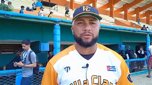 #DeportesW | 🎙️📹 Declaraciones del Capitán de los Leopardos 🐆 de Villa Clara Mailon Tomás Alonso, luego de que los Leñadores 🪓 de Las Tunas empatarán el play off de 4tos de finales a 2 victorias por bando. Este lunes el importante 5to encuentro en el Sandino santaclareño. CMHW La Reina Radial del Centro Soy Villa Clara JIT Deporte Cubano | Dairon Perez Urbano