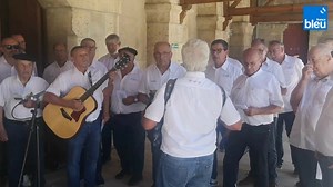 55K views · 1.2K reactions | Hommage à la province de Soule par le Chœur d'hommes Elgarrekin d'Hasparren avec le chant "Xorrotxak". Xorrotxak (rémouleurs), ce sont des personnages de la mascarade souletine qui apportent des commentaires chantés entre chaque scène. | ici Pays Basque | Facebook