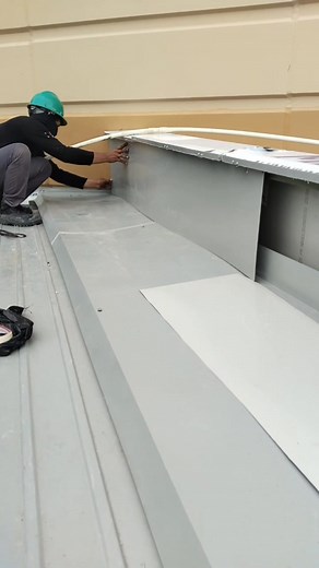 Connect the flashing to prevent water from entering #projectworker #constructionlaborers | Aan Suprio