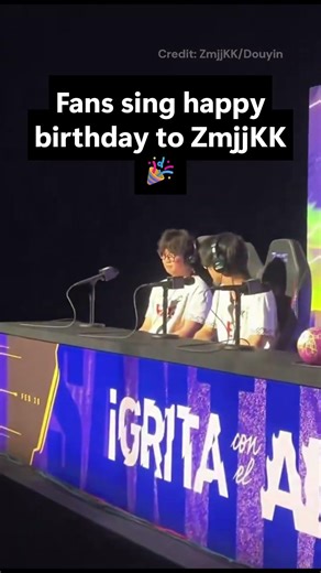 Fans sing happy birthday to ZmjjKK 🎉