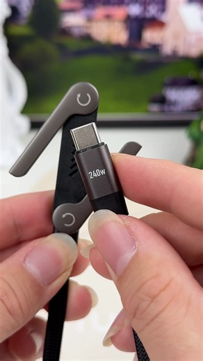 Thickened wires support PD/QC fast charging. Silicone grips prevent slipping. Gravity-activated hinge, stable on desks/beds. Ideal for commuting and work.#charger #phonecharger #christmasgiftideas#phonechargerstand#fyp