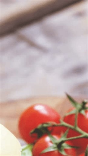 clip-3998489777-vertical-video-overlays-updating-camera-panning-right