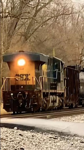 CSX ES44AH runs Long-Hood Forward on a 3-car L128! #csx #railfanning #railroad #railway #shorts