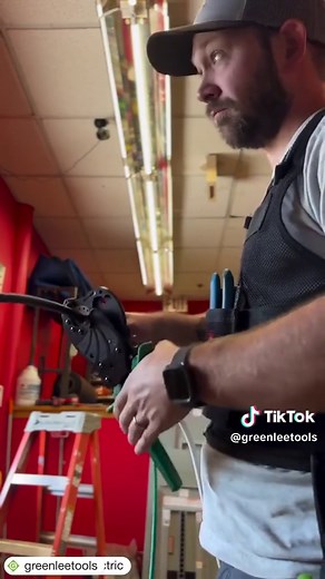 No muss, no fuss 😎 Greenlee ratchet cutters are IT, folks. 👌 Love the demo @colin.does.electric! #GreenleeTools #RatchetCutters #Electrical #Electrician