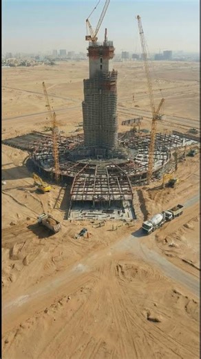 This Desert Built the World’s Tallest Building #dubai #burjkhalifa #usa