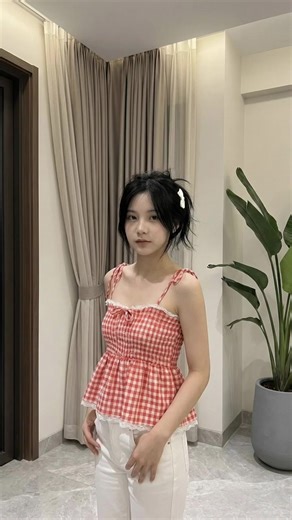 Stylish Women's Fashion: Basic Tops and Outfits