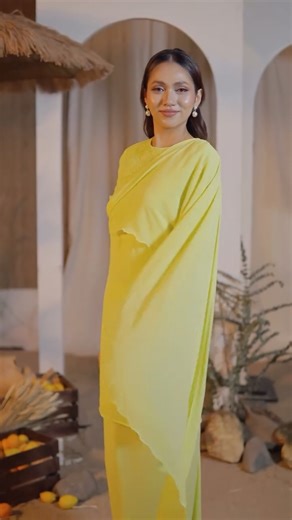 GEMALA RAYA 2026 -DESIGNER QUALITY on Instagram: "Lurve the vibe in this effortless elegant Narissa Kurung code Soft Yellow✨ Perfect choice untuk uolls yang nak OOTD bergaya and get the spotlight time raya nanti🥰 Komen💛 kalau uolls rasa this colour could be your choice🫣 𝗪𝗔𝗭𝗘 : ADNAA (Sentul) 𝗧𝗜𝗠𝗘 : 10pagi - 6petang setiap hari Bukan Sekadar Cantik, Ini Kualiti Pereka WWW.ADNAA.COM.MY #bajuraya #raya2026 #sedondon #gemalaraya #bajukurung"