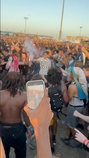 Ken Carson performs LiveLeak at Summer Smash #kencarson #rapper #rap #festival #concert #live