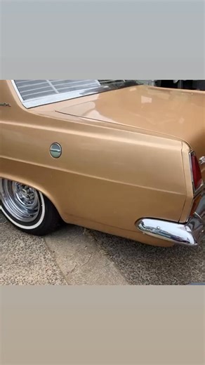 #hr #holden #gmh #slammed #thripplewebbers #fast #lstheworld #streetcar #hotrod checkout my insta and YouTube at Xyynot Drifting | Throttle House Comparisons