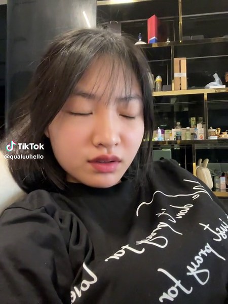 Cozy Indoor Space Featuring a Thoughtful Conversation