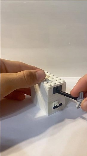 Building a working LEGO safe