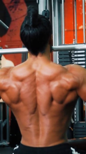 Cable Pull Down for your #backday A great alternative to the pull-up for targeting the lats. With different grip variations like the wide grip, underhand grip, and V-bar grip to hit the lats and middle back. Using a full stretch and controlled, slow movement on the way up. Adding single-arm variations can increase the range of motion. Overall, the cable pulldown is one of the most effective back exercises. #backworkout | Fit Media Channel