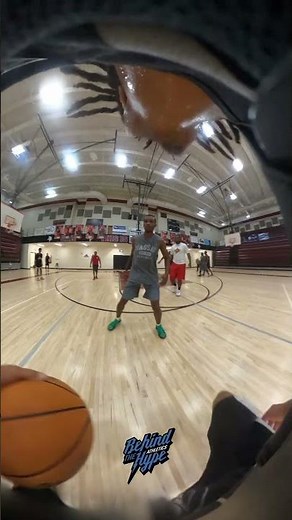 Which NBA Player Splits Screens Like This? #basketball