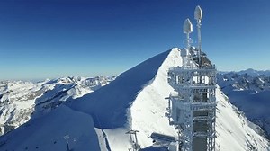 雪峰山背景中带通信塔的无线电 库存影片视频（100% 免版税）3624812593 | Shutterstock