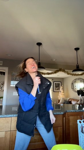 19K views · 715 reactions | Rolling into the weekend with our 1995 (fall semester) anthem 酪#weekendvibes #momsofinstagram #momsover40 #90s #90smusic #momstyle #momstrong #momlife #momsmentalhealth #uconn | Nicki Unplugged | Facebook