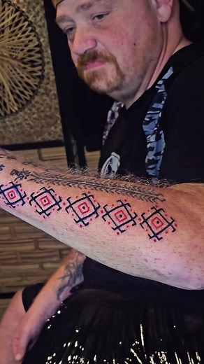 Paunahin mula pa US para sa kanilang Filipino Hand-Poke Tattoo — Sinag Baybayin Hand-Poke ✍🏽 🇵🇭 #tattoo #tattooed #tattooart #tattoolife #tattooist #tattooink #tattooartist #tattooideas #tattoolovers #handpoke #tattoos #handpokedtattoo #stickandpoke #stickandpoketattoo #art #artist #artwork #supportlocal #supportlocalph #traditional #traditionaltattoo #Baybayin #handmade #pinoy #filipino #filipinoartist #filipinotattoo | Sinag Baybayin