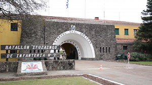 635K views · 9.8K reactions | Un mortero de 81mm., fue adquirido por un hombre de 48 años en una feria vecinal, el mismo lo tenía en una casa de la Zona Este y lo ofrecía a la venta por Facebook. El hecho llamó la atención del ejercito nacional y la policía. | Laguardia - Diario Digital | Facebook