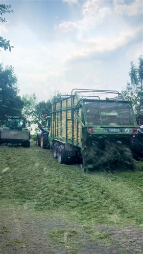 Power in Action #CapCut #johndeere #power #tractor