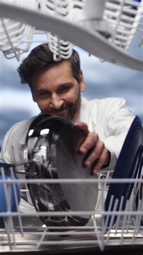 Say goodbye to your toughest burnt-on, dried-out stains and hello to shine with Finish® Quantum Ultramax®. | Finish Canada