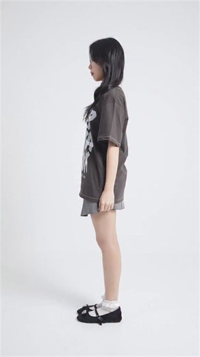 smallroommusic on Instagram: "ไอเทมที่ต้องมี มันก็ต้องมีจริง ๆ นะ สิ้นปีนี้มาจัดไอเทมสุดคูล ครบรอบ 25 ปี smallroom พร้อมจัดส่งถึงบ้านก่อนปีใหม่นี้แน่นอน สั่งกันได้เลย ! 🎁 🔗 ลิงก์สำหรับสำหรับสั่งซื้อสินค้า อยู่ใน Highlight Story หรือกดจากเว็บ Smallroom Shop ได้เลย 1. Compact Disc Player ราคา 2,999 ฿ เครื่องเล่นแผ่น CD ดีไซน์สวยงาม คลาสสิก และฟังก์ชั่นครบ พร้อมเสียงที่สมบูรณ์ ไพเราะ ทำให้ฟังได้อย่างมีอรรถรส 🆓 ฟรี CD เพลง ”UP“ เพลงพิเศษครบรอบ 25 ปี ของค่ายเรา และโค้ดส่วนลดสำหรับคอนเสิร์ต Holiday