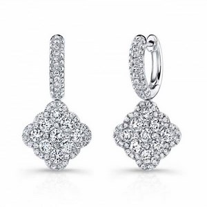 Come into our Vault and find the perfect gift for a Grad. Designer jewelry at 40% off http://bit.ly/BBBVaultValues | Bailey Banks & Biddle