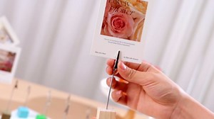 100 Pcs Cube Base Memo Clip Holder with Alligator Clip Wood Table Number Holder Cube Base Place Card Stand Mini Photo Menu Stand for Displaying Number Card (Brown)