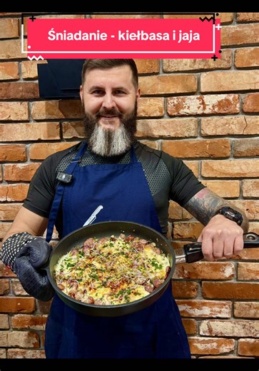 Śniadanie z kiełbasą i jajem w 10 minut