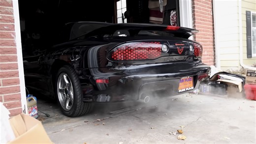 1999 Pontiac Trans Am With Only 261 Miles Was Locked in a Garage for 26 Years