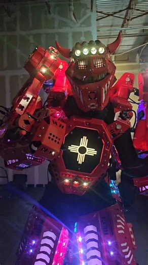 LED ROBOTS SHOW #DukeBOTS #palahoraloka #ElRojito #robot #fyp #viral #shorts #dancingrobot #dance