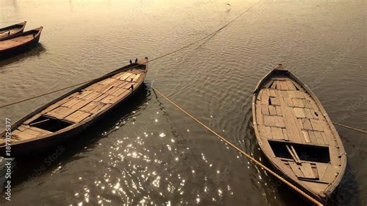 Boats floating on the ganges river | kumbh mela | magh mela | triveni sangam prayagraj | sacred confluence of ganga and yamuna river