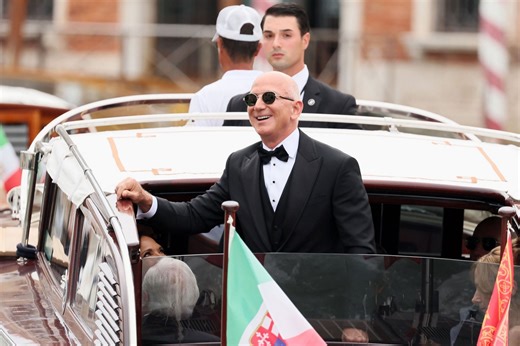 From the Kardashians to Tom Brady: Megyn Kelly explores Jeff Bezos and Lauren Sanchez's wedding list while comparing it to Harry and Meghan